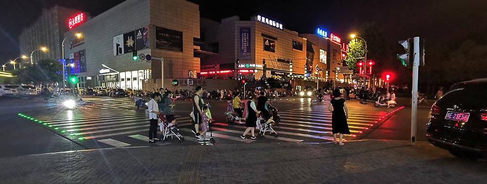 【Smart Crosswalks】 Protect The "Head-Down Man" To Cross The Road Safely