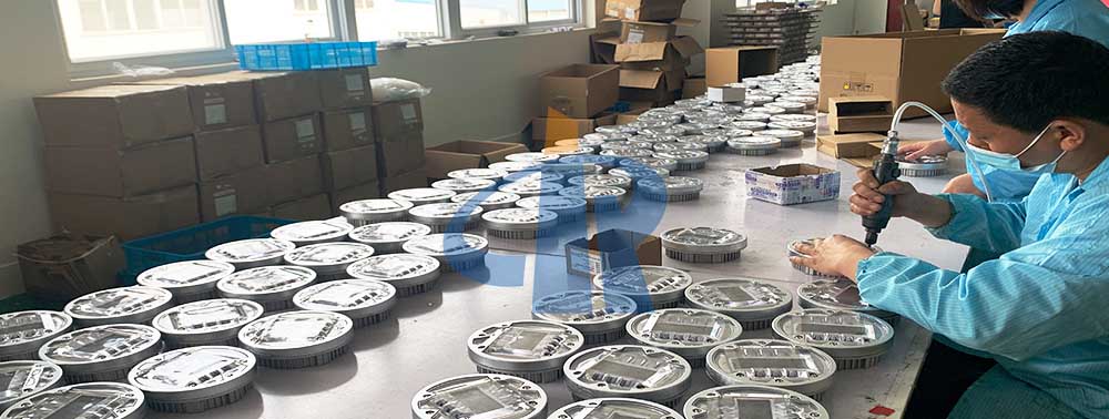 Six advantages of integrated solar studs