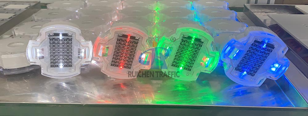 The Ningxia section of Qinglan Expressway added a road studs device ...