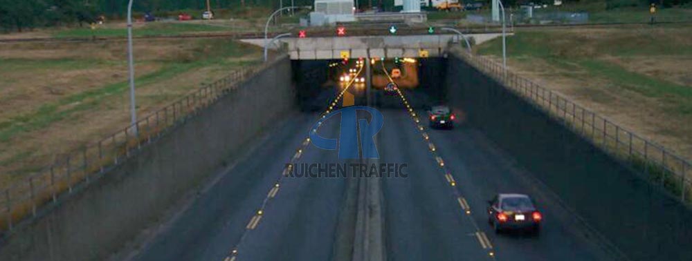 Road Studs safe driving system in high-speed fog areas | Intelligent ...