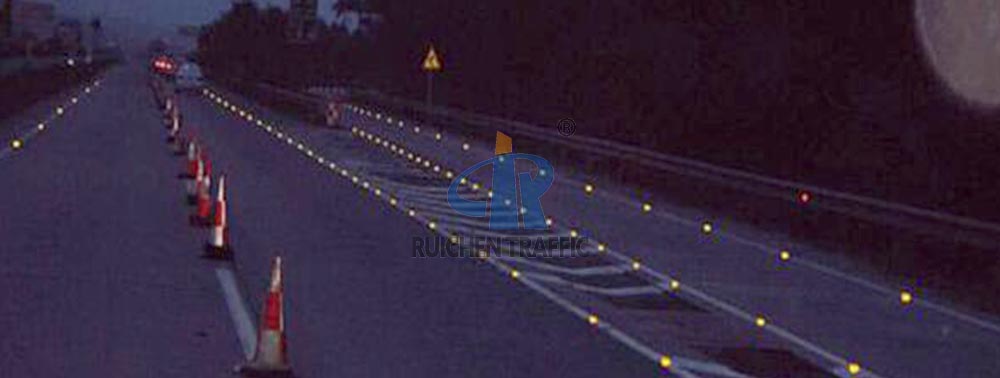 Road Studs safe driving system in high-speed fog areas | Intelligent ...