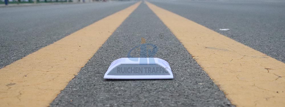 Reflective Studs: Safety lights that illuminate the road at night