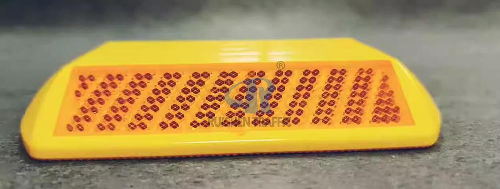 On Ecuador's roads, Reflective Road Studs reflect vehicle lights at ...