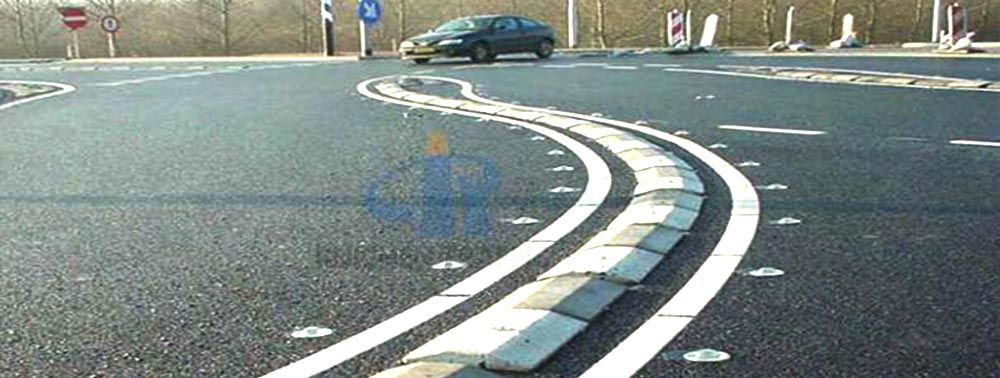 Reflective Studs for Nighttime Safety on U.S. Highways