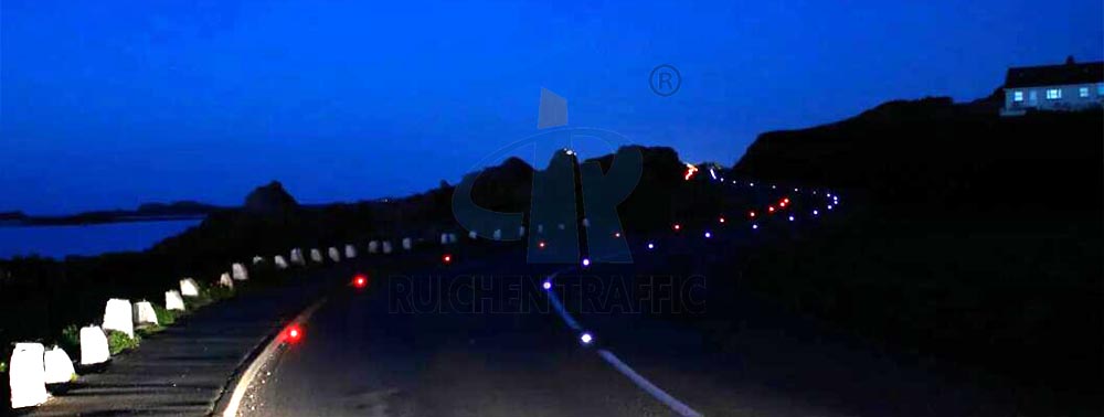 The amazing use of Reflective Studs on South African town roads