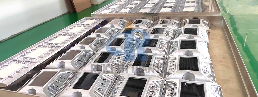 What is the difference between embedded and raised Solar Road Studs?