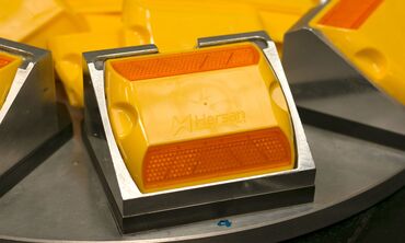 What are the different reflective road stud colours and what do they mean?